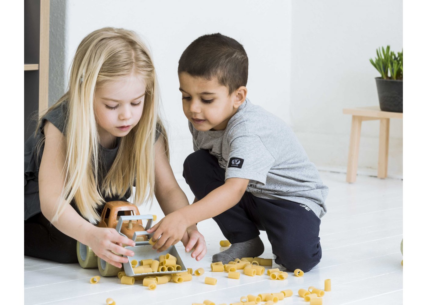 Dantoy BIOplastic Traktor mit Greifer - Dantoy - Onlinekids.de
